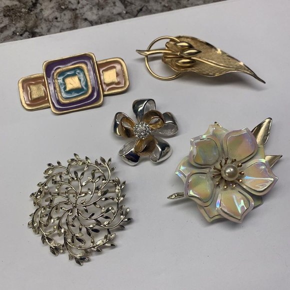 Jewelry | Lot Of 5 Pretty Vintage Modern Gold Tone Costume Brooch Pins ...